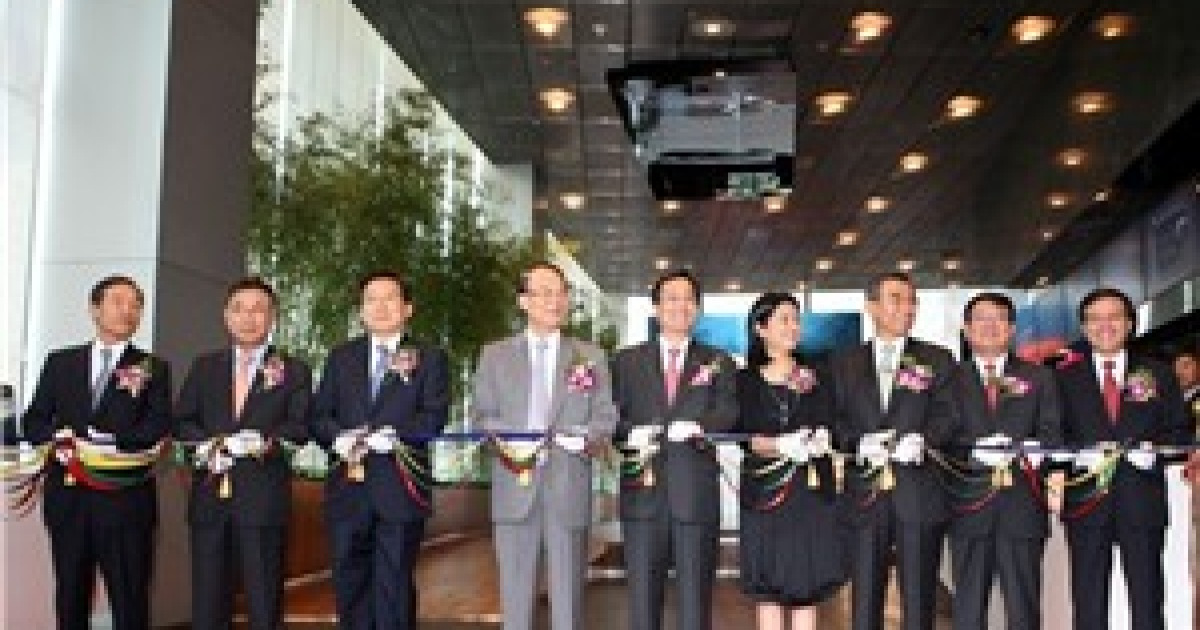 SKT 모바일 체험관 '티움(T.um)' 오픈