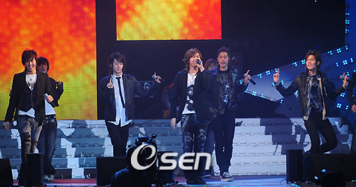 [사진]SS501,'여러분 함께 불러요'