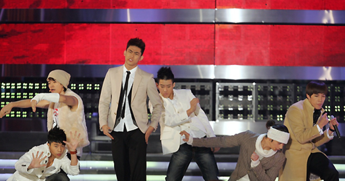 [MD포토] 그룹 2PM의 화려한 무대