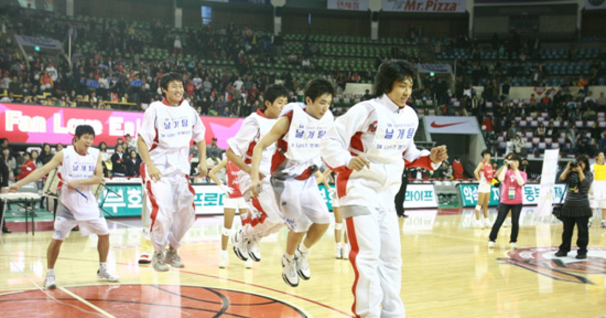 [KBL] SK 선수단 단체 줄넘기