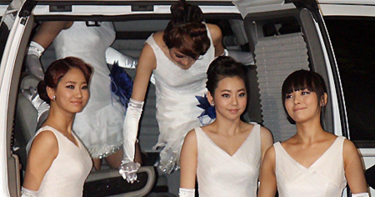 [포토엔]MKMF레드카펫 원더걸스 하차도 우아하게