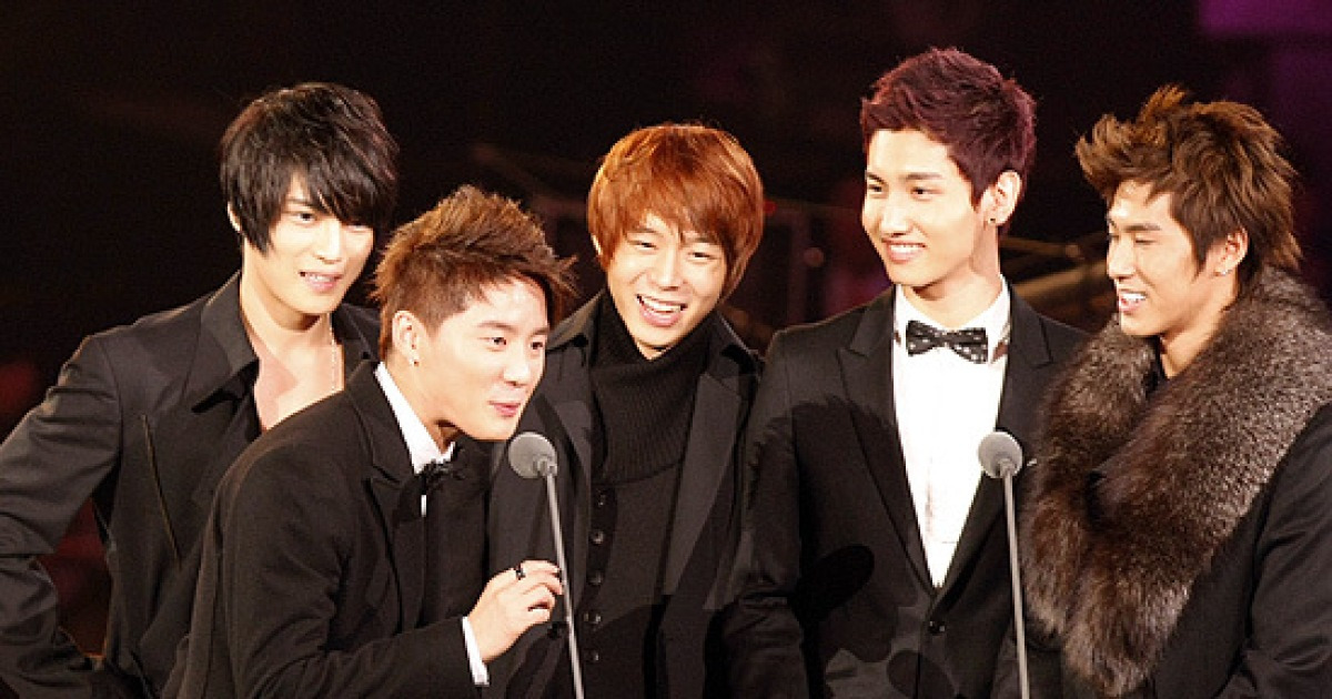 동방신기 1년7개월만에 컴백 MKMF 올해의 앨범상 눈물 수상