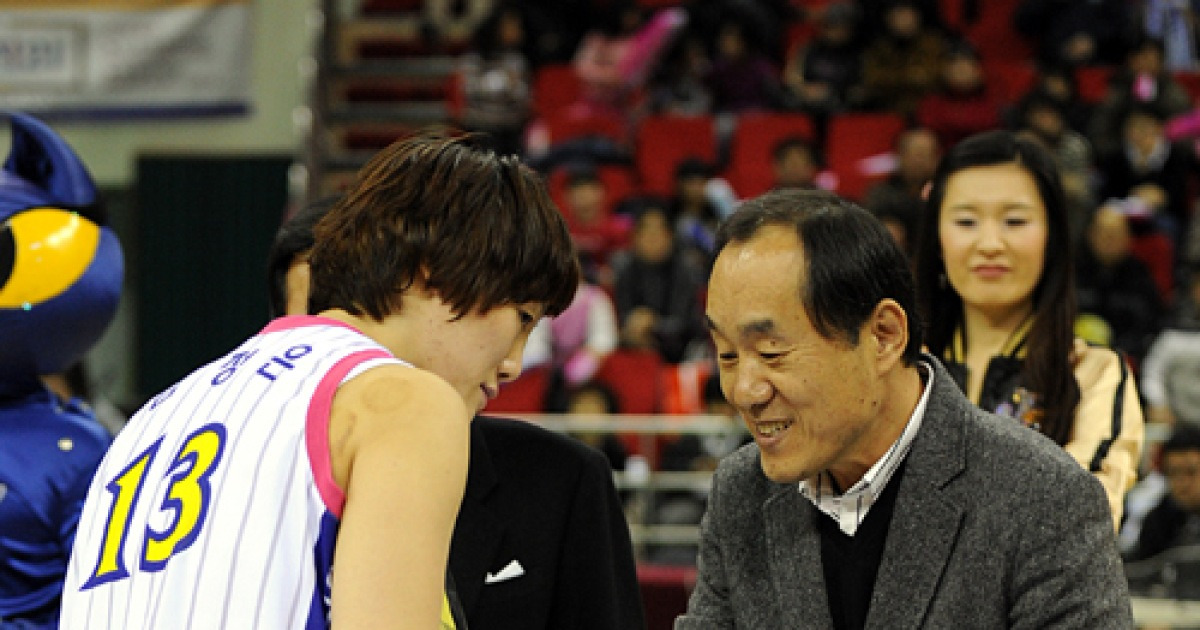 [WKBL] 김정은 '100스틸 달성'