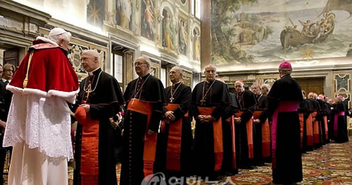 VATICAN POPE BLESSING