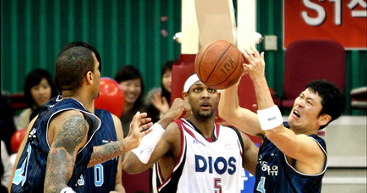 연패 중인 LG-KCC, 산타 선물 누가 챙길까?