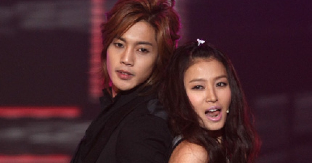 [MD포토] 김현중-황보 '부부가 함께 다정한 축하무대'(MBC 연예대상)