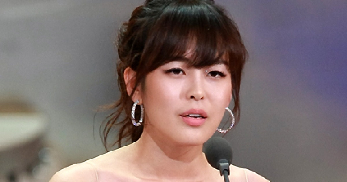 [MD포토] 이하나, '우수상 받아 너무 좋아요'(KBS 연기대상)