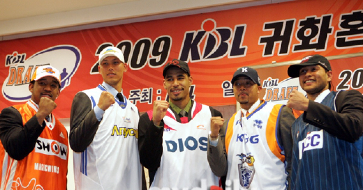 [MD포토] '2009 KBL에서 귀화혼혈선수로 활약하겠습니다!'