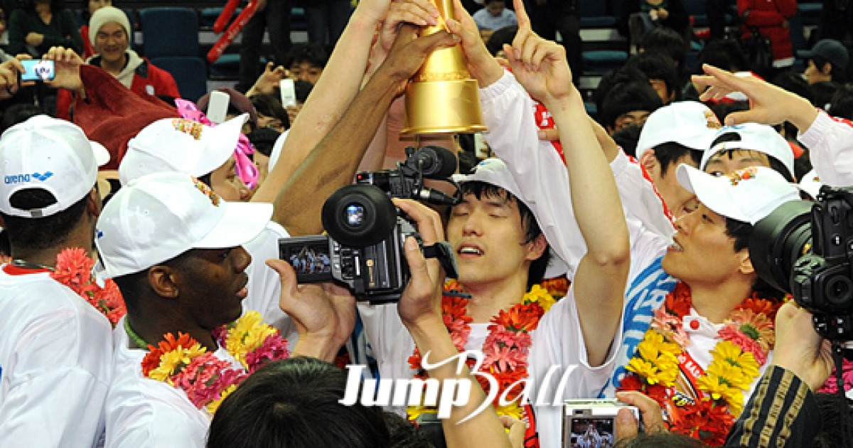 [KBL] 우승 트로피를 바친다