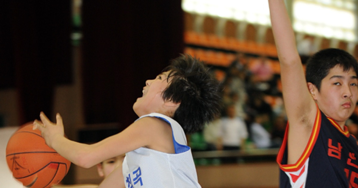 [2009 KBL총재배] 엄해인 '묘기에 가까운 슛'