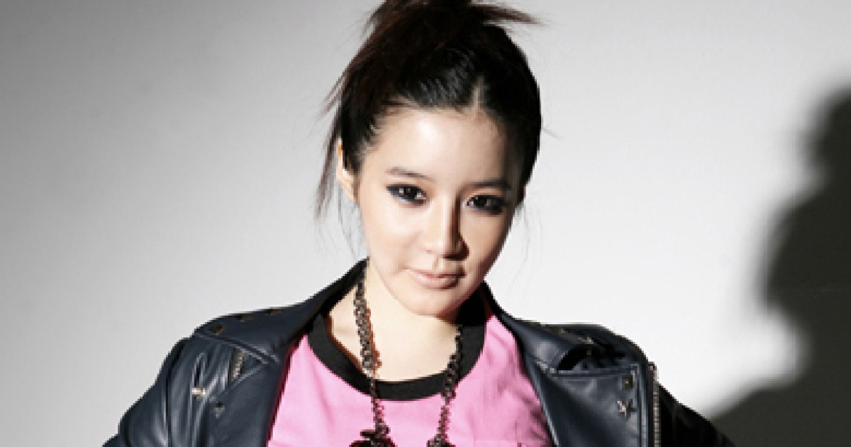 2NE1 첫 라디오 출연 라이브 가창력 뽐내, 박봄 감정 격해져 눈물