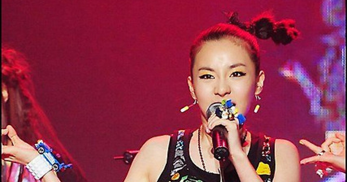 [포토]2NE1 산다라박 '도 닦는 춤(?)'