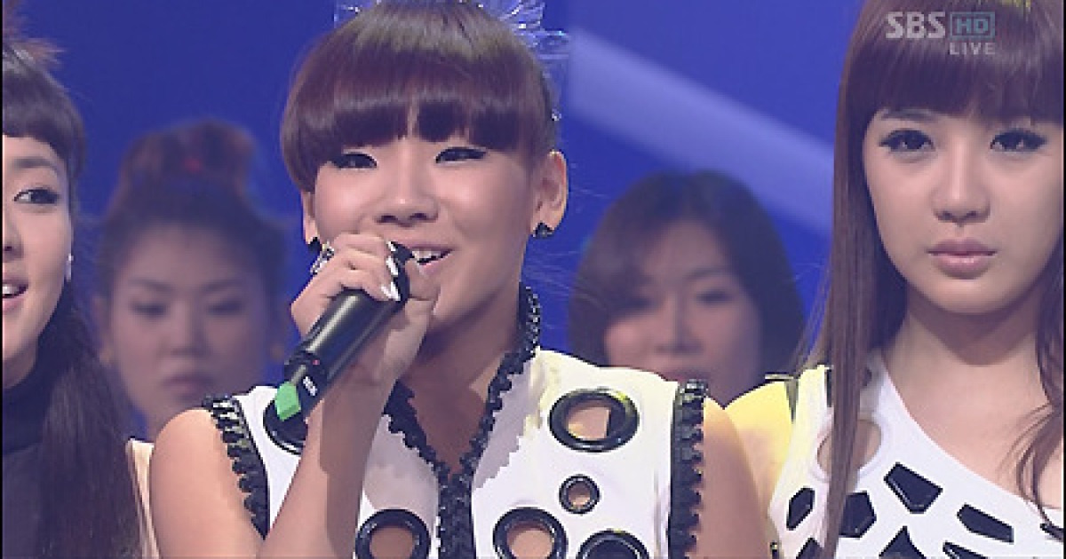 2NE1 2주연속 '인기가요' 1위 "7월 여걸 빅뱅 예고"