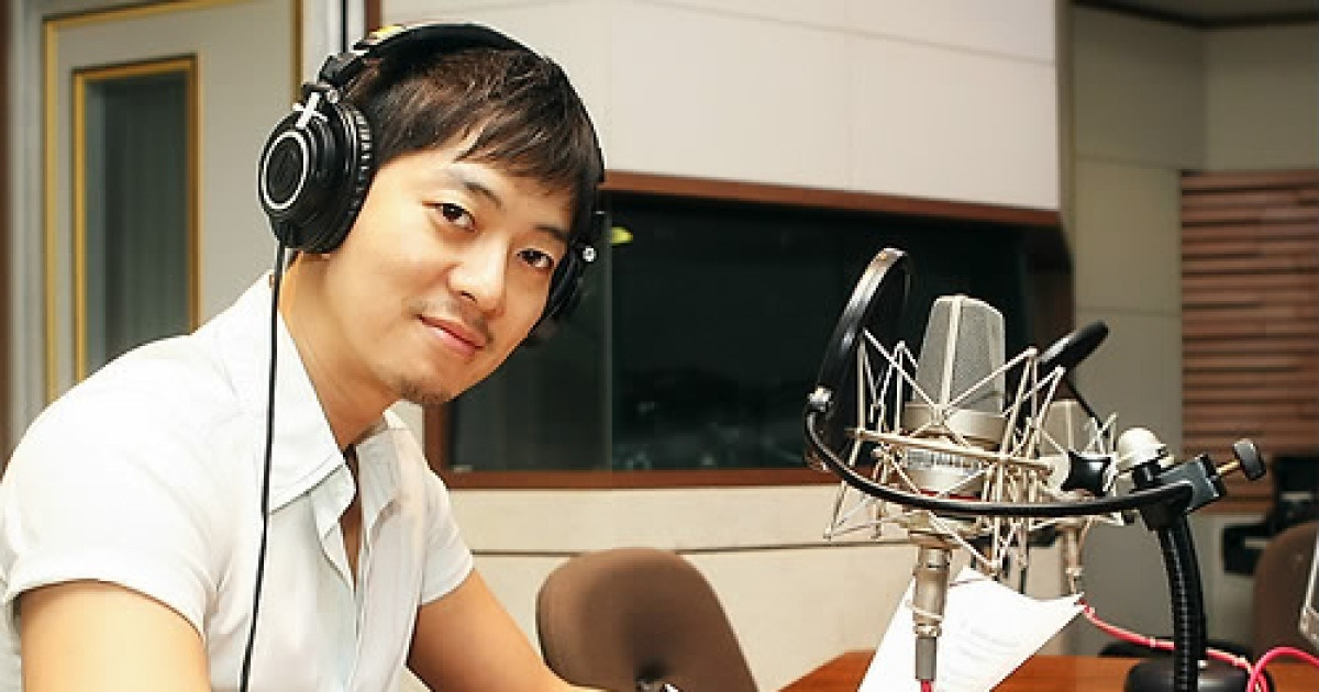 MBC FM4U '꿈꾸는 라디오'의 DJ 윤건