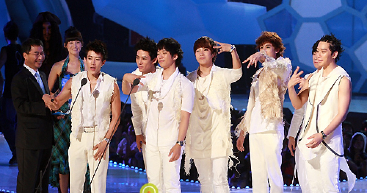 2PM-2NE1-이효리 각각 3관왕 트라이앵글 수상 '눈길'(엠넷초이스)