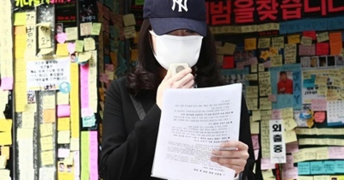 2PM 2천팬, JYP 강남사옥서 침묵시위·성명 발표(종합)