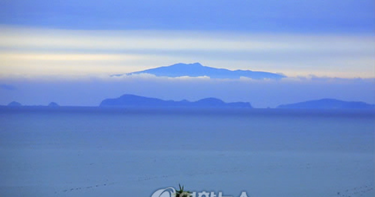 진도 앞바다에 솟은 한라산