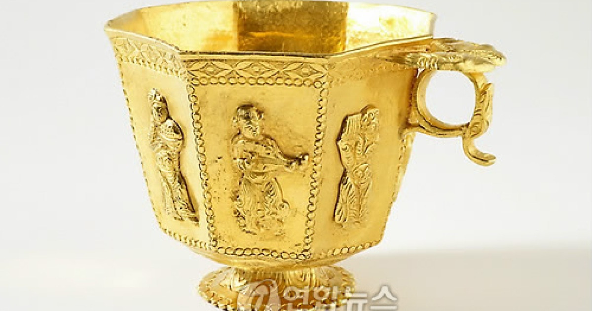 SINGAPORE TANG SHIPWRECK TREASURE