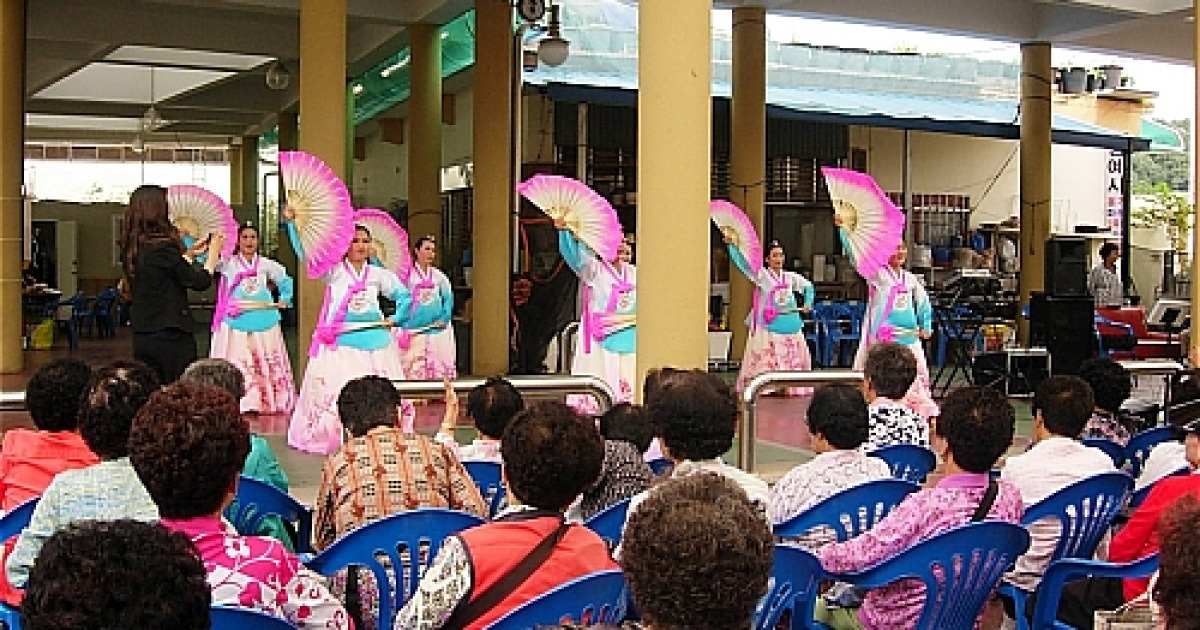 재래시장 살리는 부채 춤