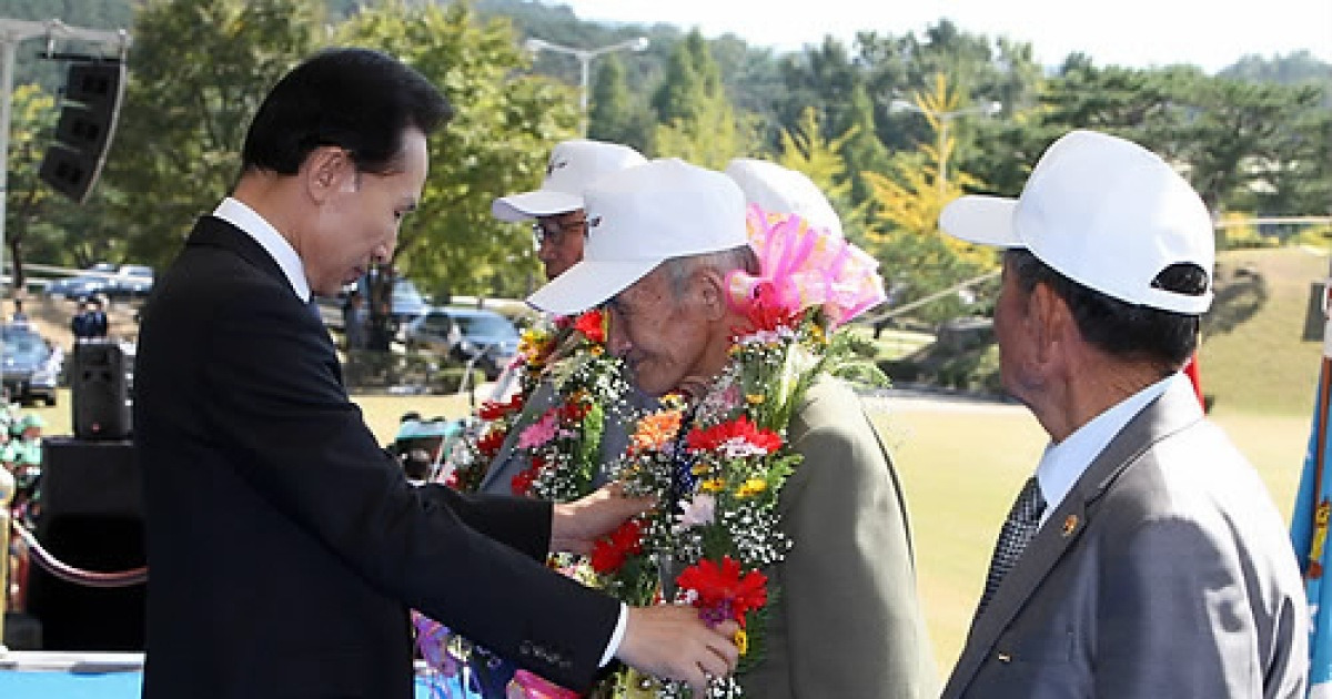 이 대통령 참전용사 훈장 수여