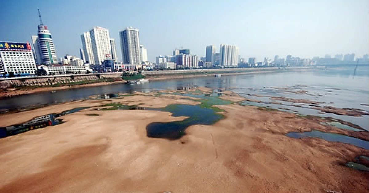 CHINA DROUGHT LOWERS RIVER