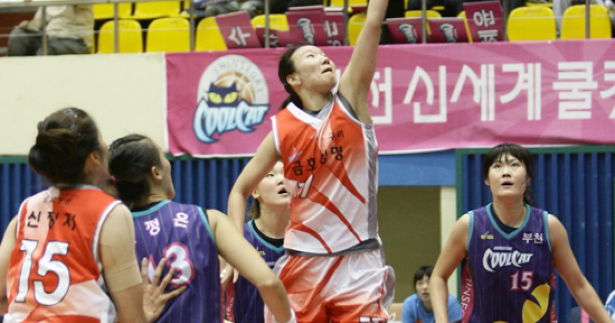 [WKBL] 김보미의 과감한 돌파로 슛!