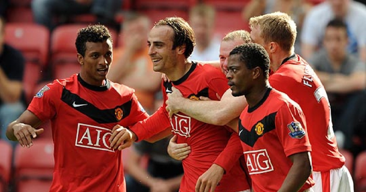 [EPL 11R] '베르바토프 환상골' 맨유, 블랙번 2-0 제압..박지성 결장