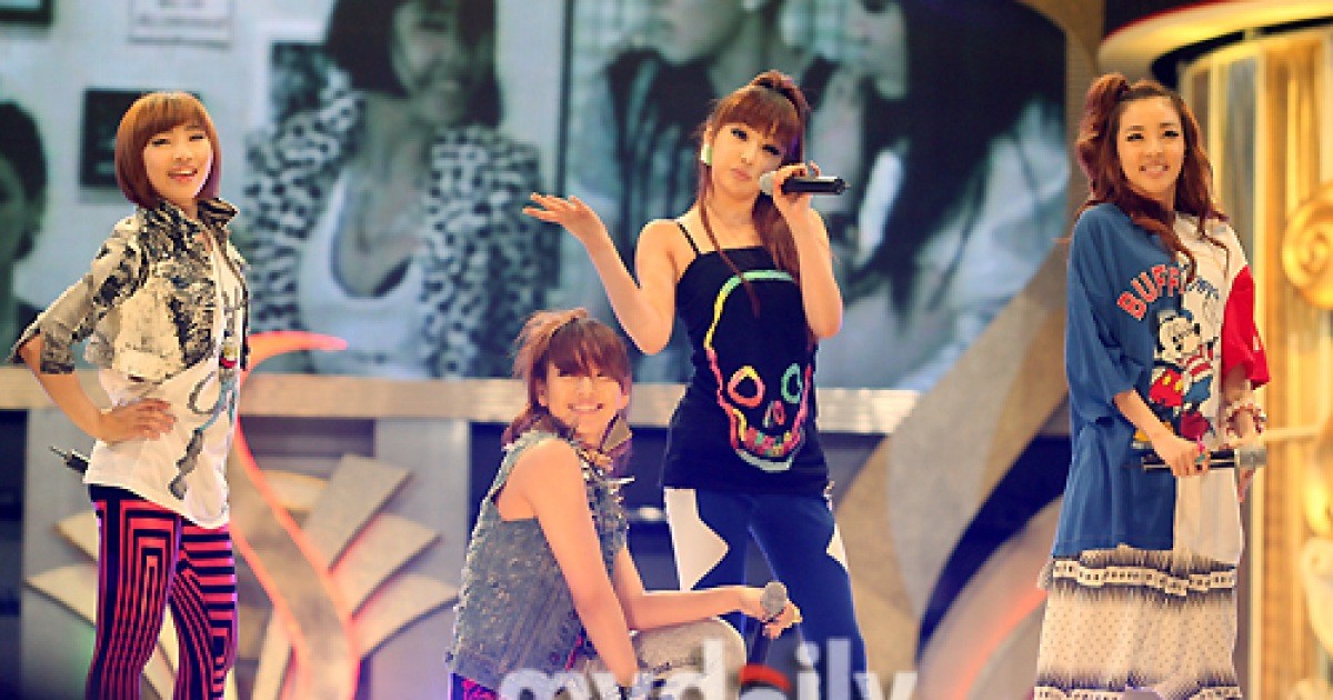 2NE1, MAMA서 '아이 돈 케어" 뮤지컬로 한다