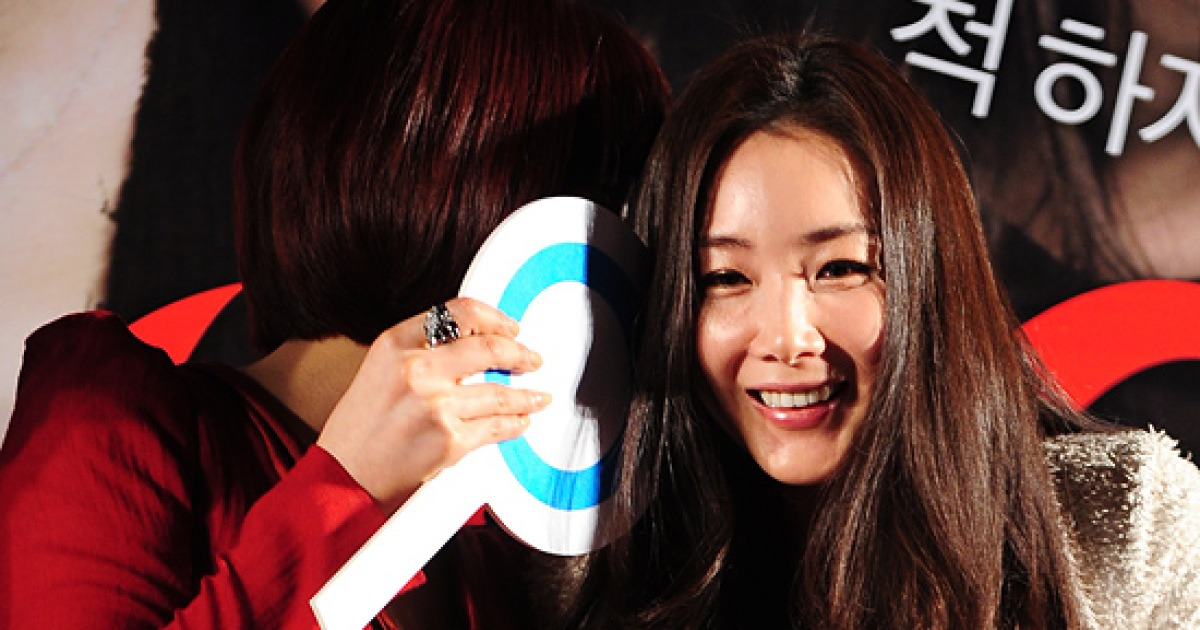 [사진]김옥빈-최지우, 귓속말 소곤소곤