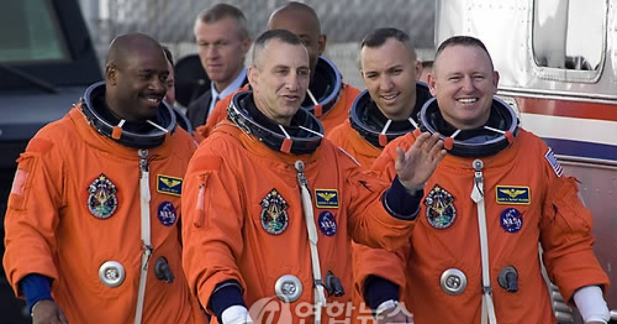 USA SHUTTLE ATLANTIS CREW