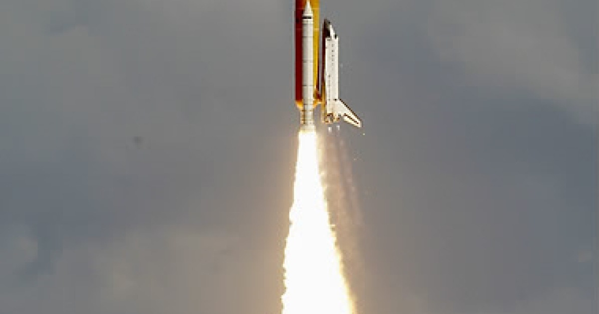 USA SHUTTLE ATLANTIS LAUNCH