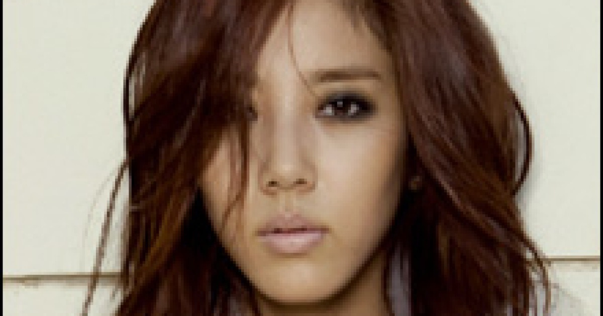 스타들의 '같은 옷 다른 느낌'..손담비-유이 '모피 머플러'