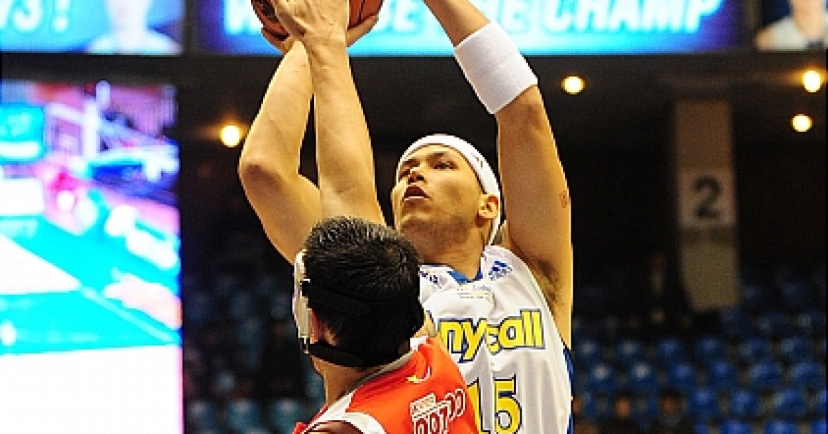 KCC, 전자랜드 잡고 3연승..SK 6연패 수렁