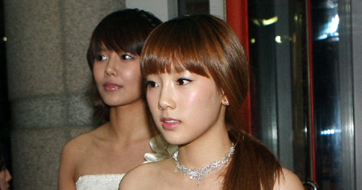 [포토]소녀시대 태연, '뽀얀 어깨 드러냈어요~'