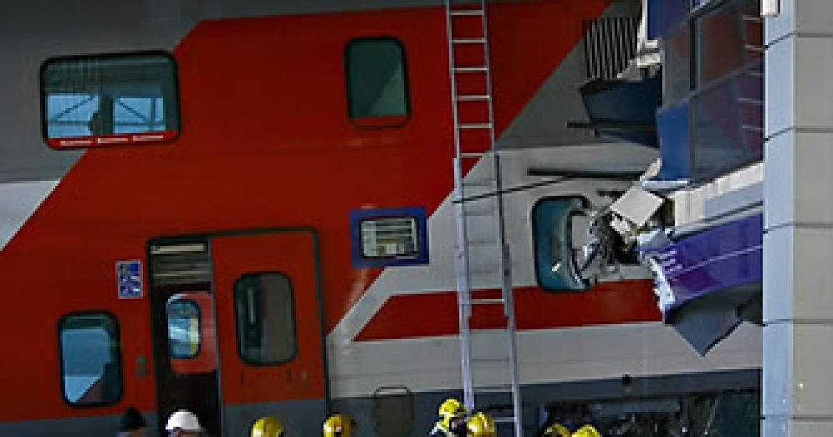 FINLAND TRAIN HITS HOTEL