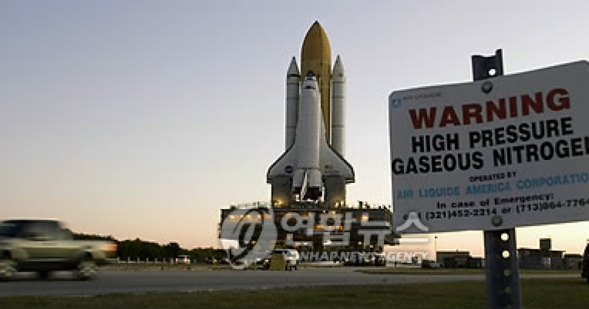 USA SHUTTLE ENDEAVOUR ROLLOUT