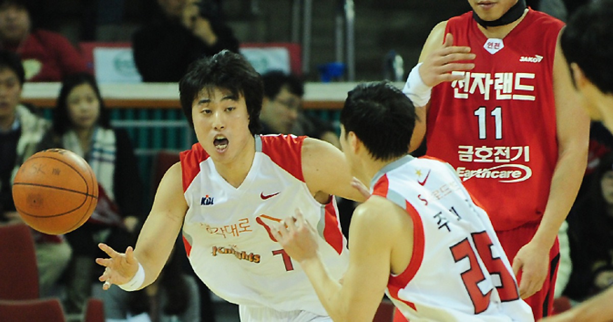 SK, 13연패 탈출의 원동력은 '희생'