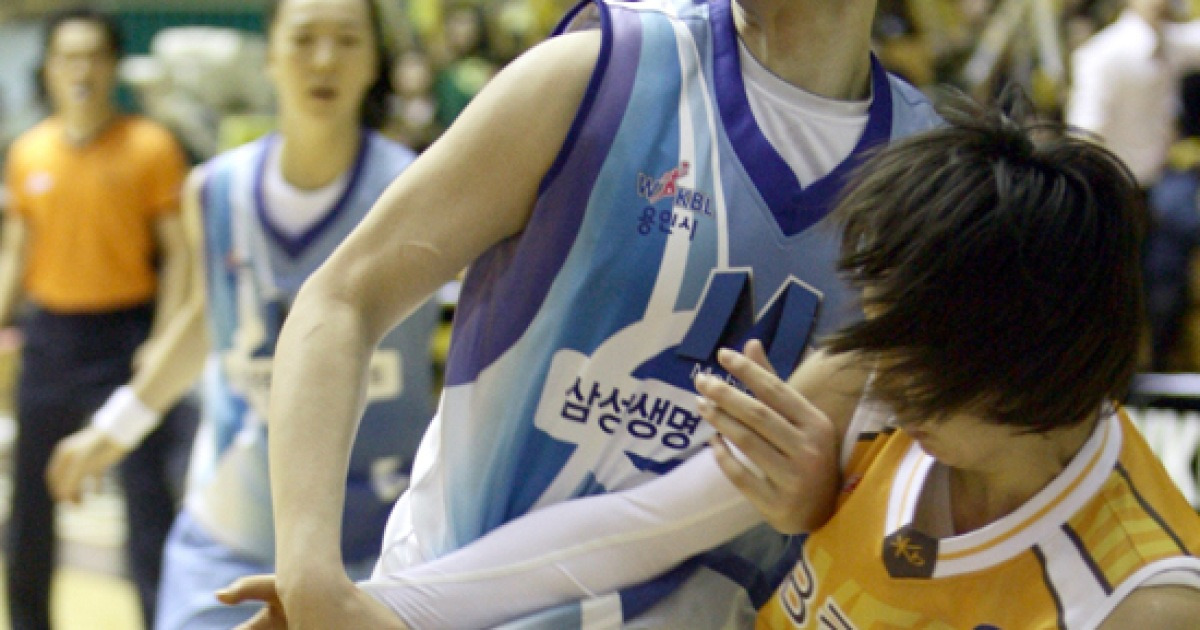 [WKBL] 김영옥'악착같은 수비로 스틸!!'