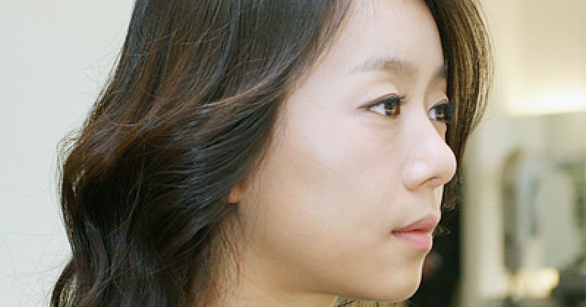 [bnt포토] B2y의 아이론을 직접 체험해본 모델 조수아