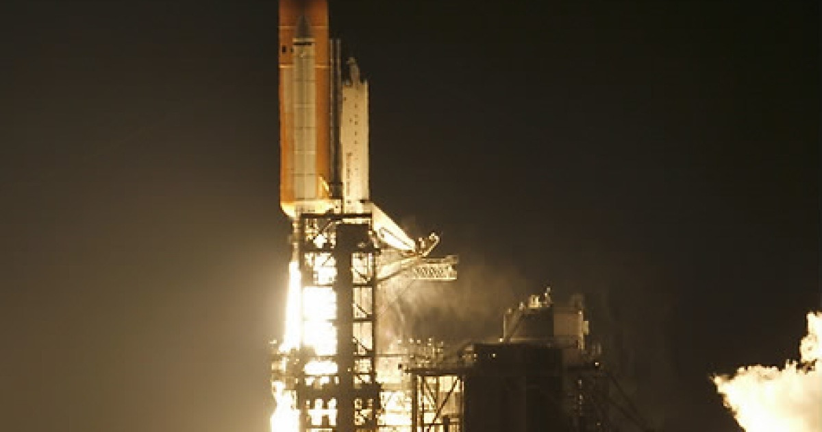 USA SPACE SHUTTLE ENDEAVOUR LAUNCH