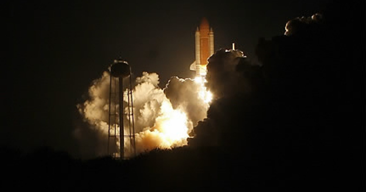 USA SPACE SHUTTLE ENDEAVOUR LAUNCH