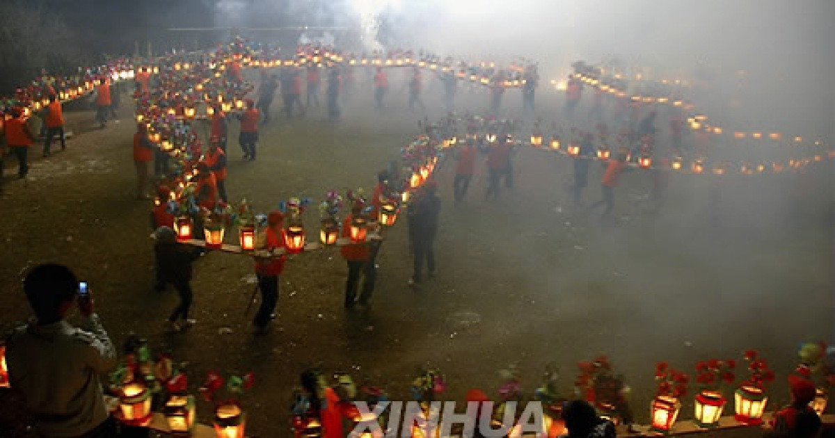 #(4)CHINA-WUYUAN-LUNAR NEW YEAR-DRAGON LANTERN (CN)