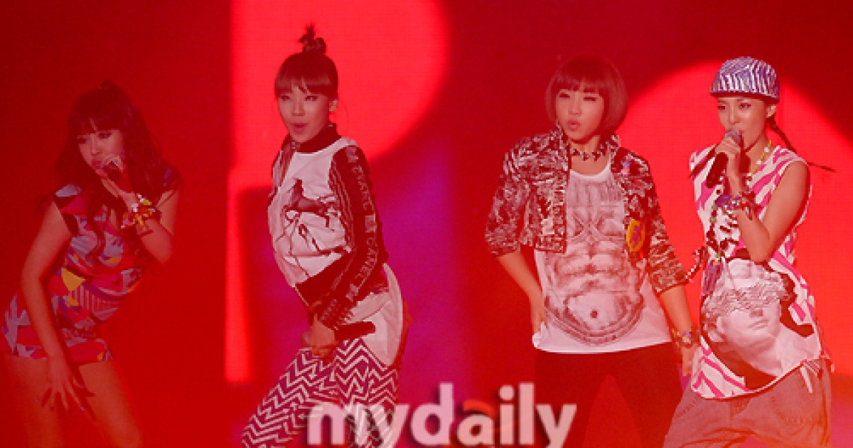 [MD포토] 2NE1 '뜨거운 그녀들의 무대'