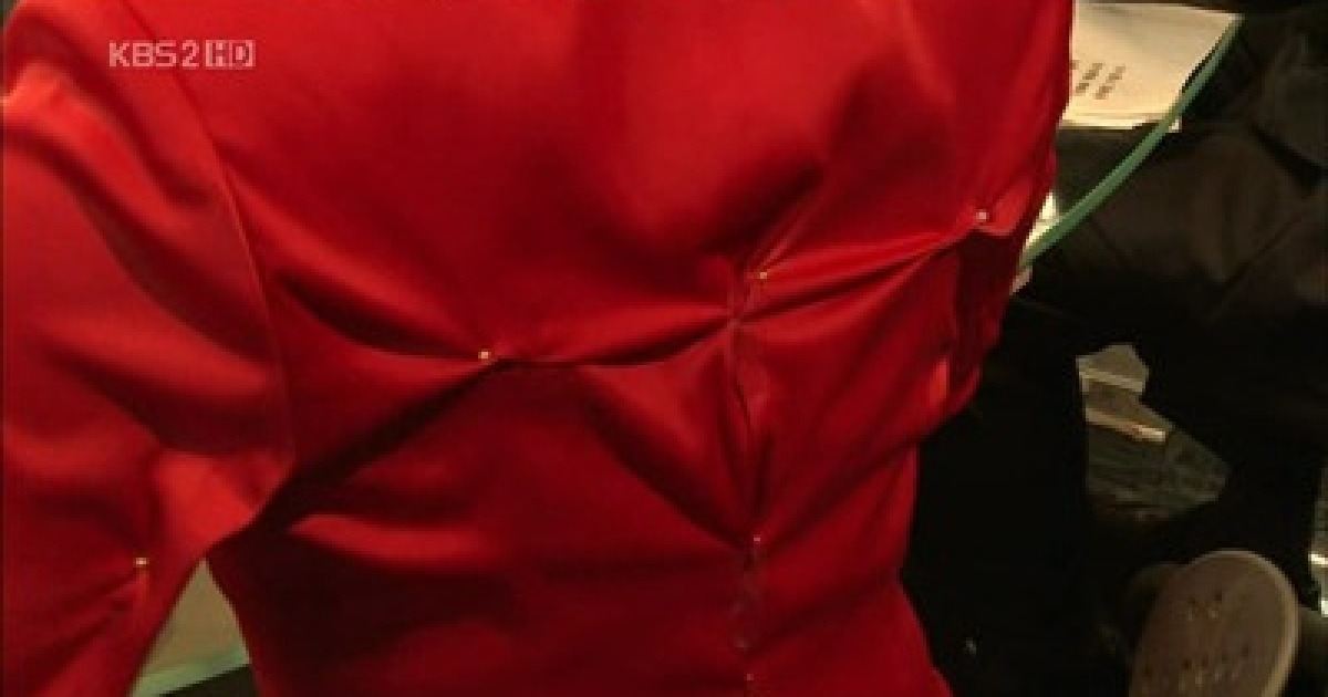 KBS '9시뉴스' 아나운서 옷발, 알고보니 핀투성이 투혼