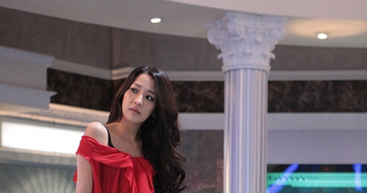 한고은, '바비인형' 한채영과 대결해도 꿀리지 않아! 각선미 '찬사'