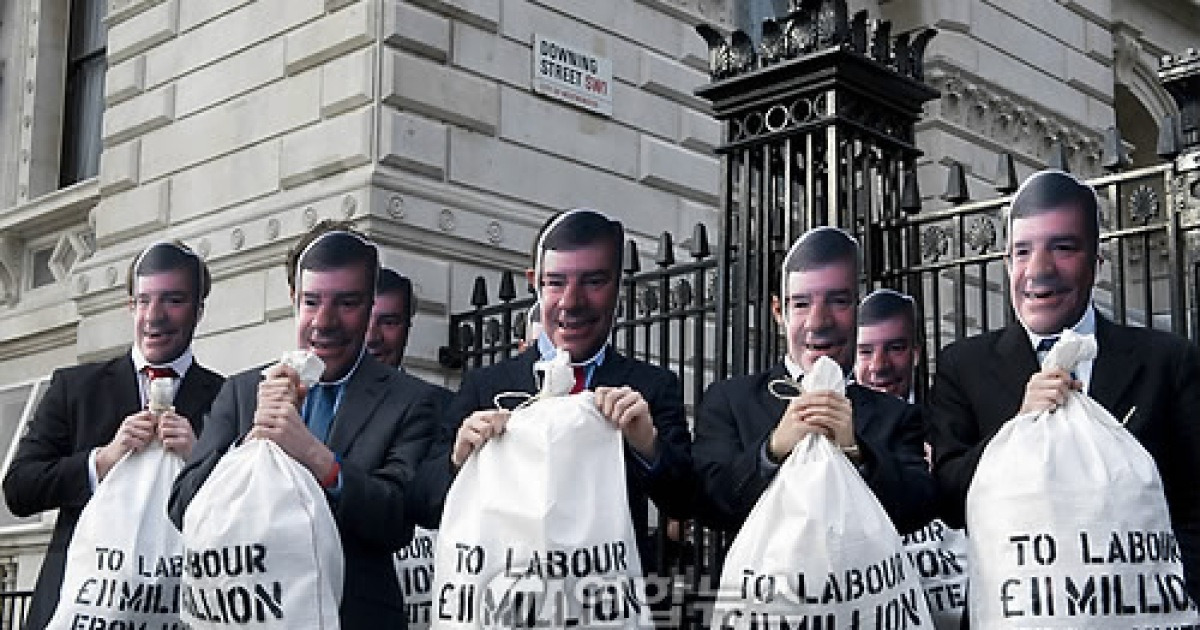 BRITAIN ELECTION CAMPAIGN STUNT