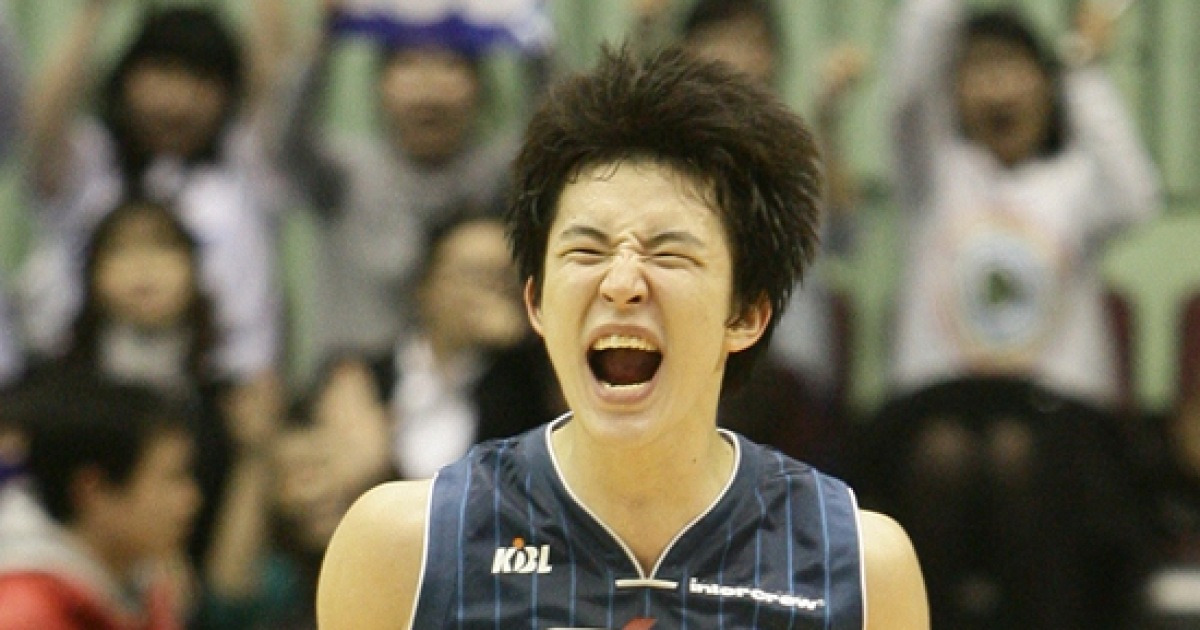 [KBL] 3점슛을 성공시키고 표효하는 강병현