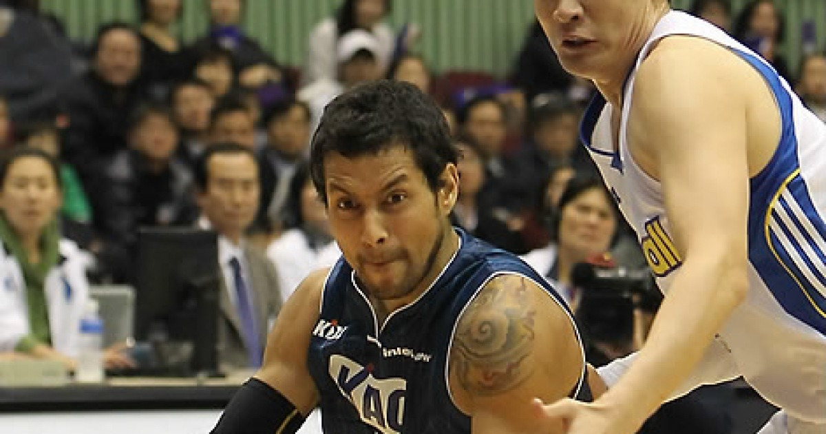 공격하는 KCC 전태풍