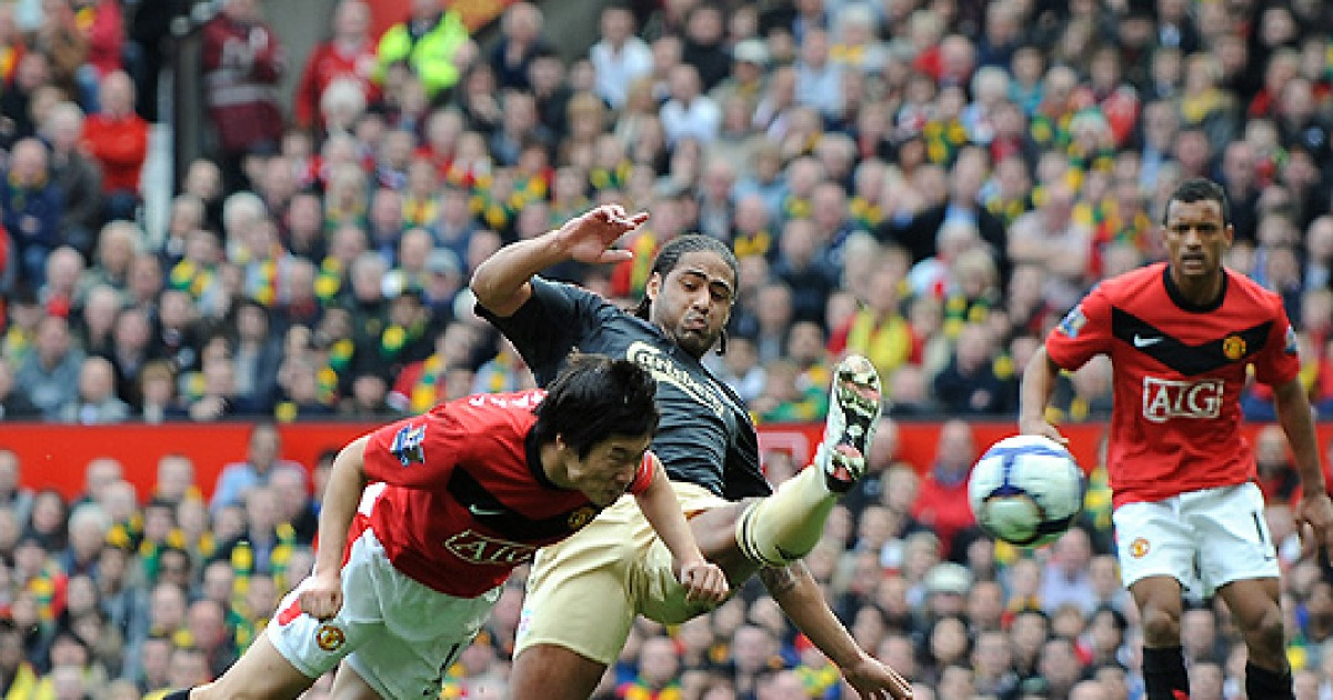 [EPL 31R] '박지성 역전골' 맨유, 리버풀 2-1 격파..1위 재입성