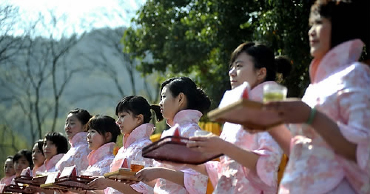 CHINA HANGZHOU LONGJING TEA PLUCKING FESTIVAL